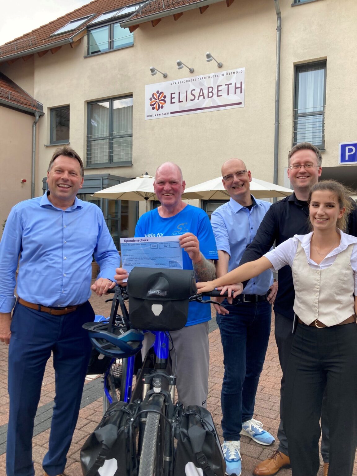 Spendenradler Oliver Trelenberg macht in Detmold Station – Bürgerfunk ...